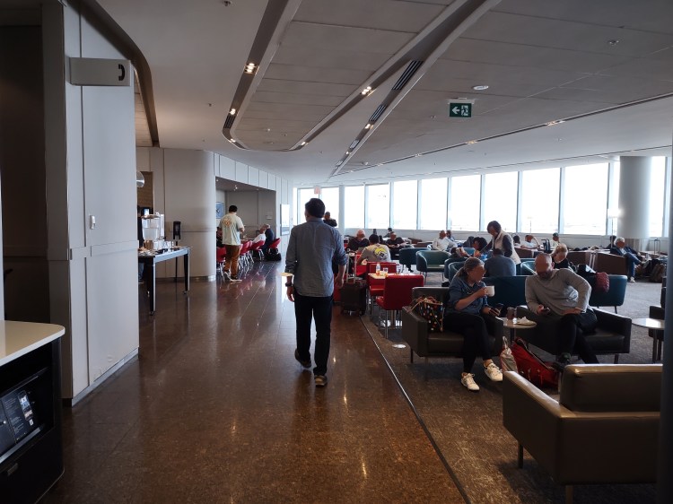 Lounge Review: Air Canada Maple Leaf Lounge | Toronto YYZ | Terminal 1 ...