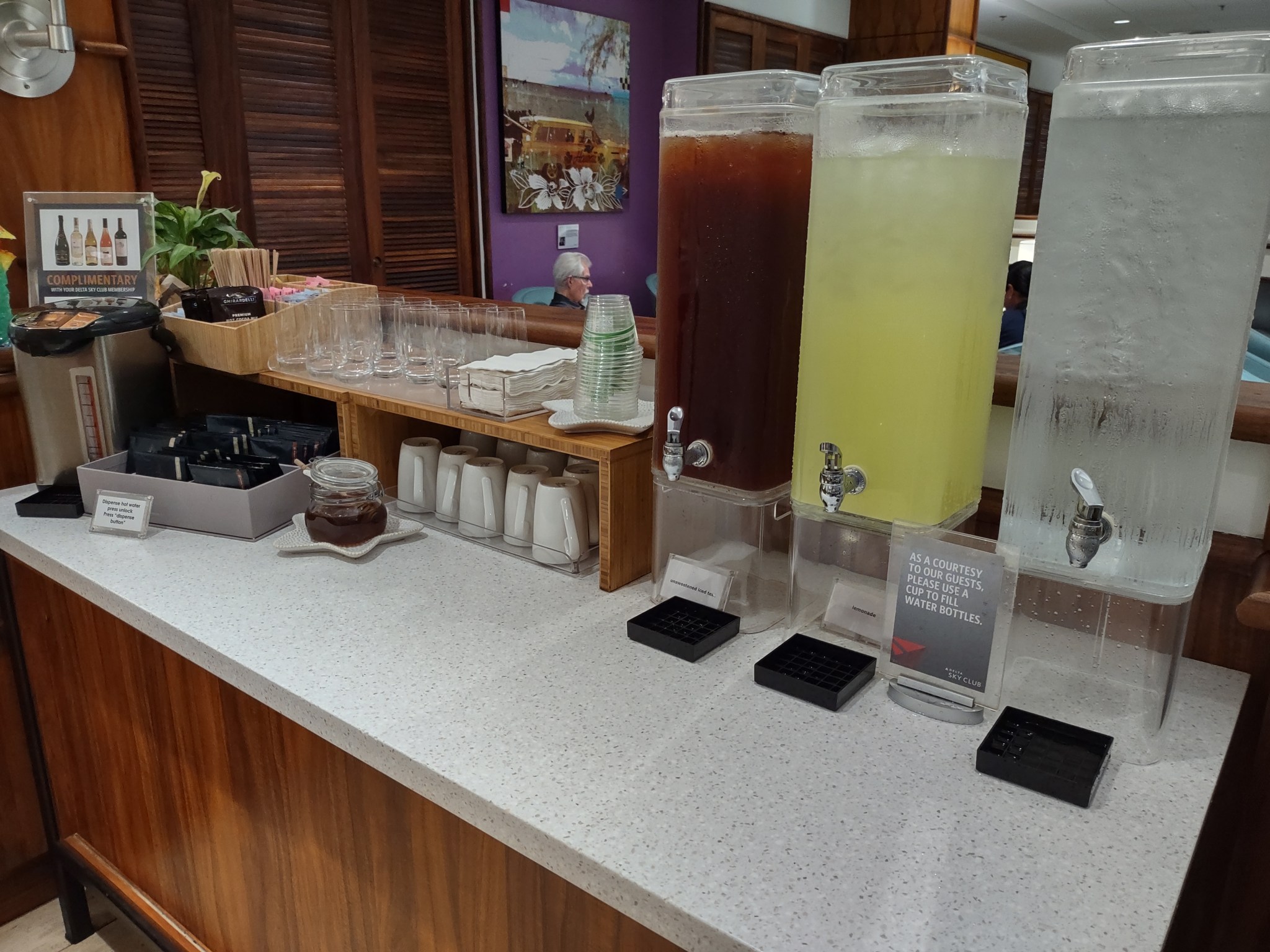 Lounge Review: Delta Sky Club | Honolulu (HNL) Terminal 2 (2023) – Bun ...