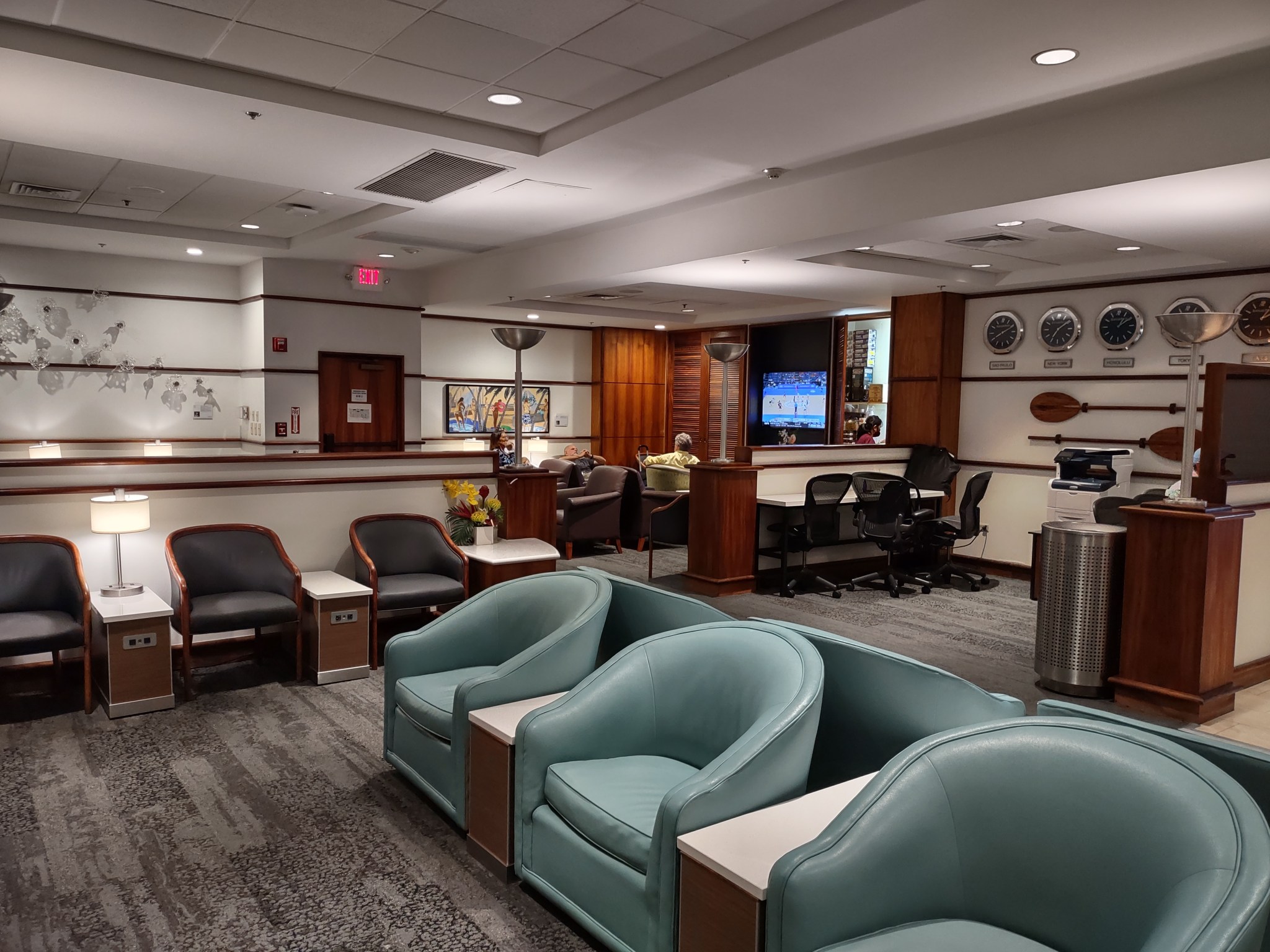 Lounge Review: Delta Sky Club | Honolulu (HNL) Terminal 2 (2023) – Bun ...